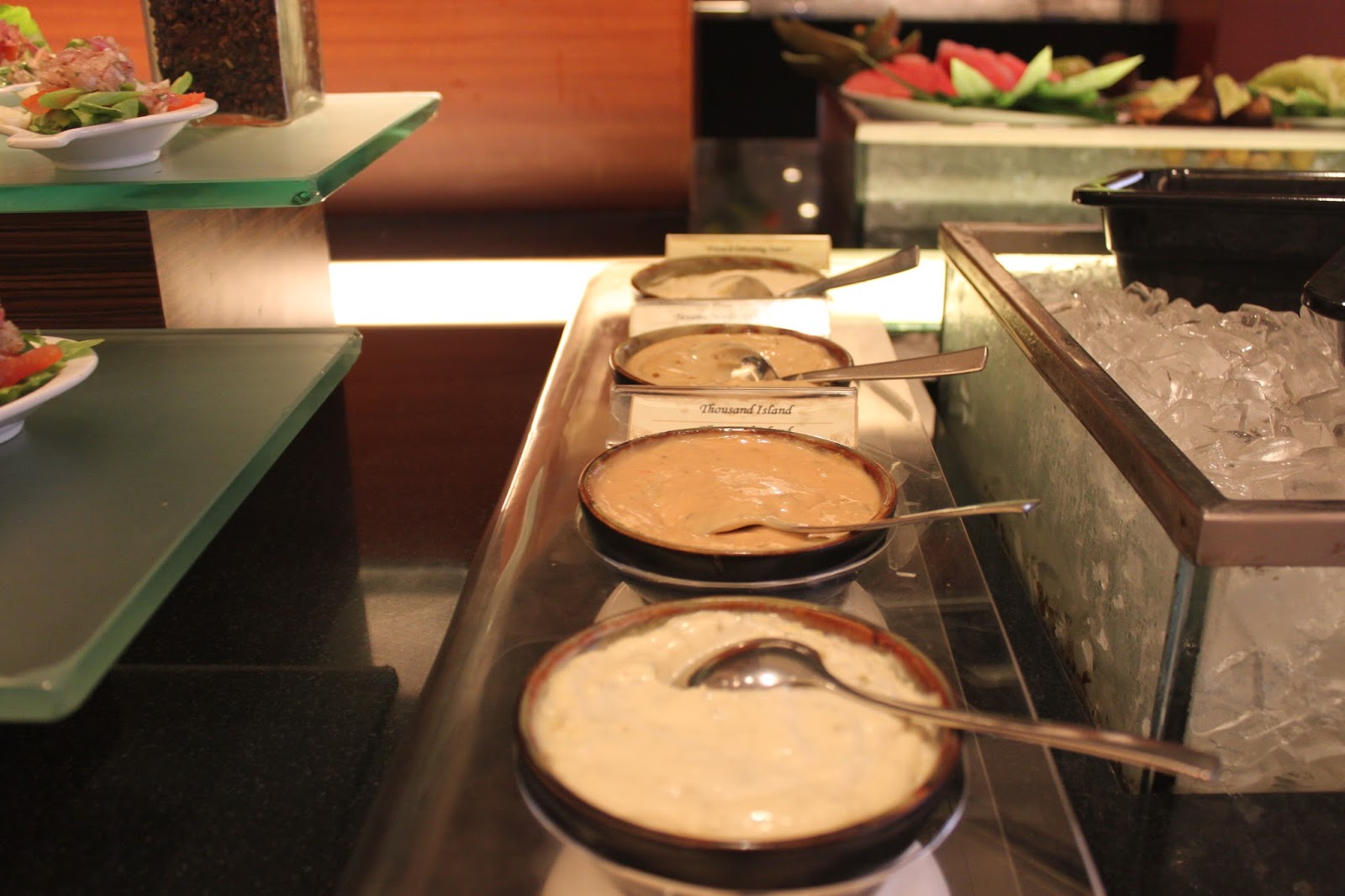 The Cafe Java Paragon: Buffet Lunch - et l'amour