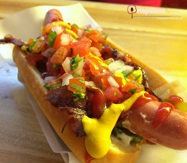 Pink's Hot Dogs from LA hits Manila! | |foodfanaticph| by clapalisoc