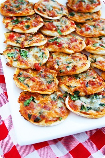 YUMMY RECIPEZZ: Make your Own Mini Pizzas