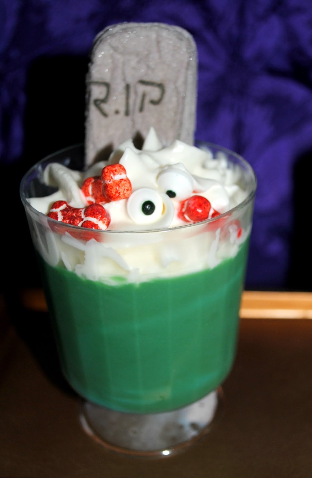 Fizzy Party: Graveyard Pudding
