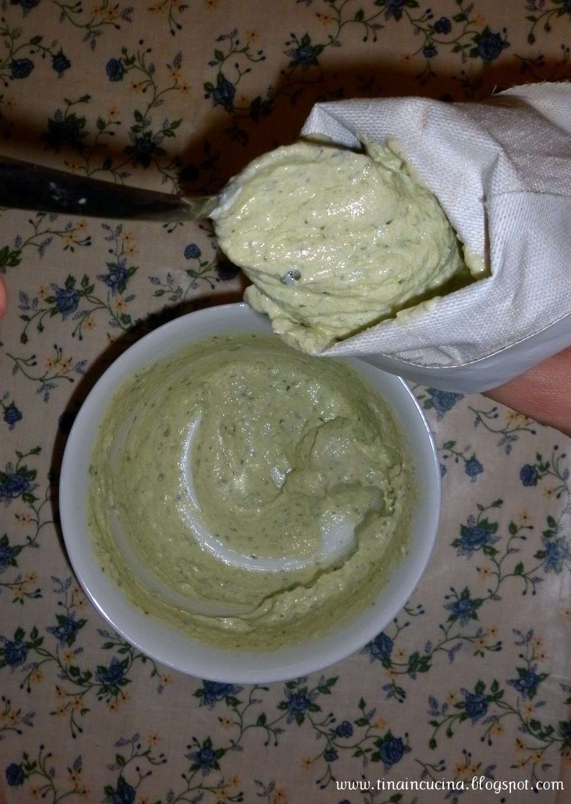 Tina in cucina: MOUSSE AL PESTO CON GAMBERETTI...finger food!