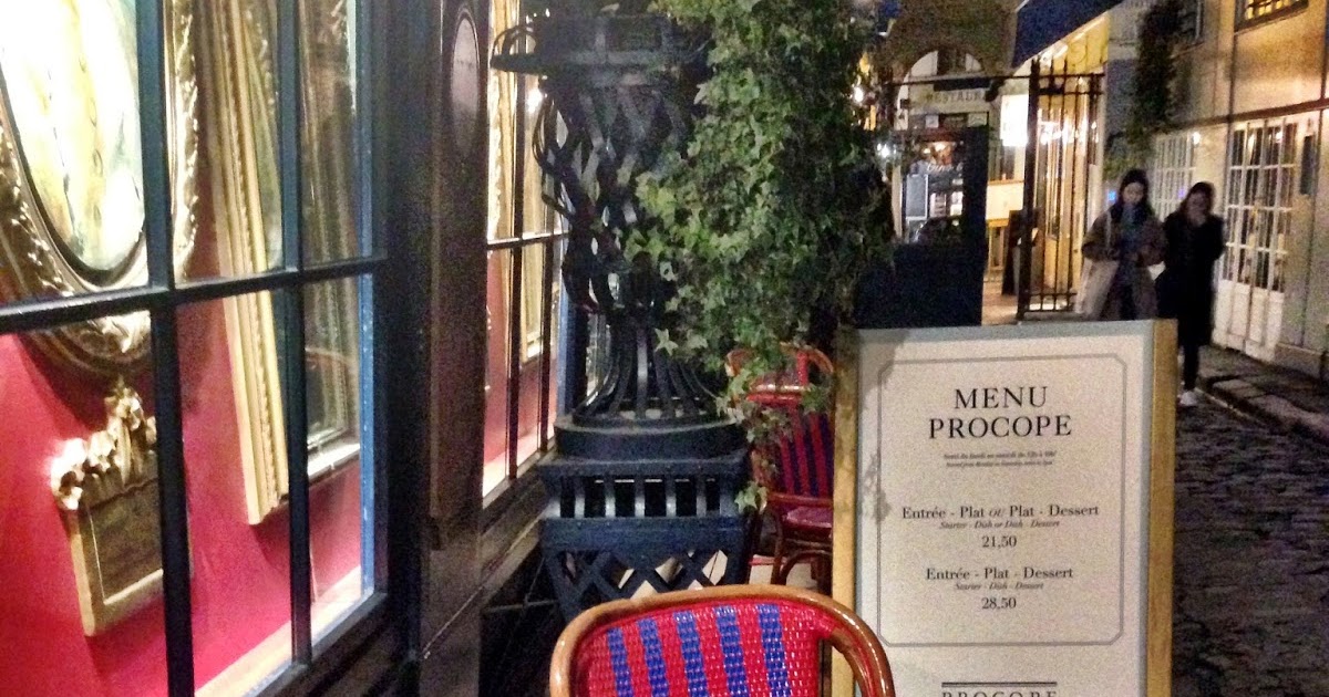 Focus On Paris: Table for two