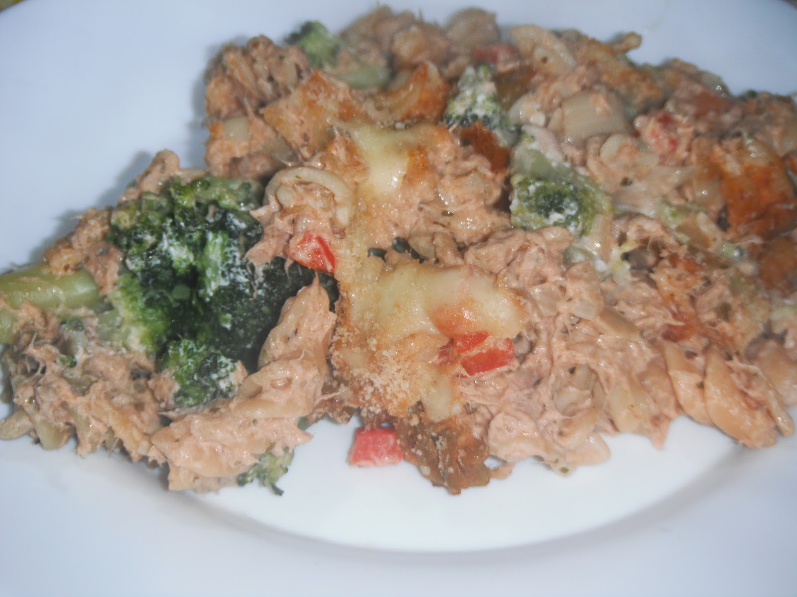 Pecado de Sabores: Massa com atum em cama de brócolos