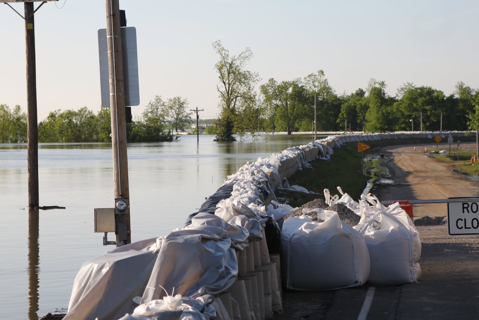 West Kentucky Flood 2011: Smithland Ky, May 4th, Temporary Levee on ...