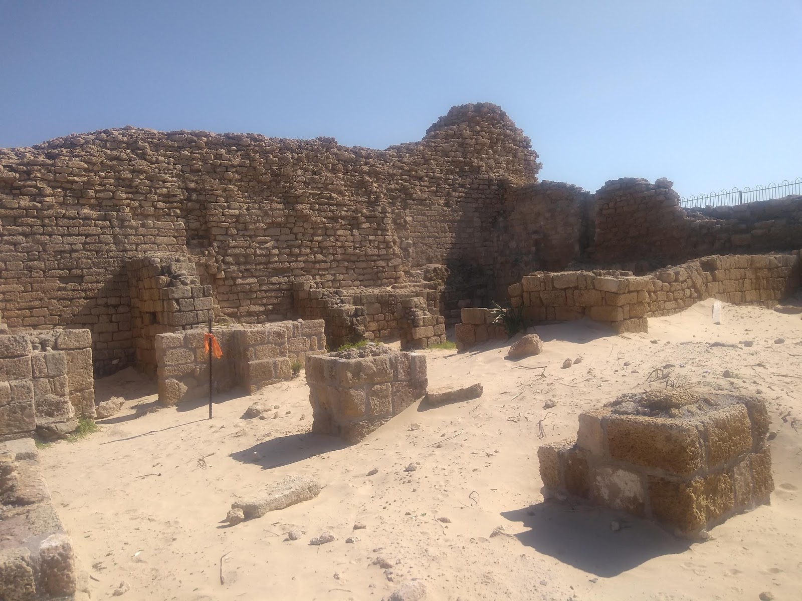 Minat al-Qal'a - an Umayyad/Crusader fort on the beach in Ashdod ...