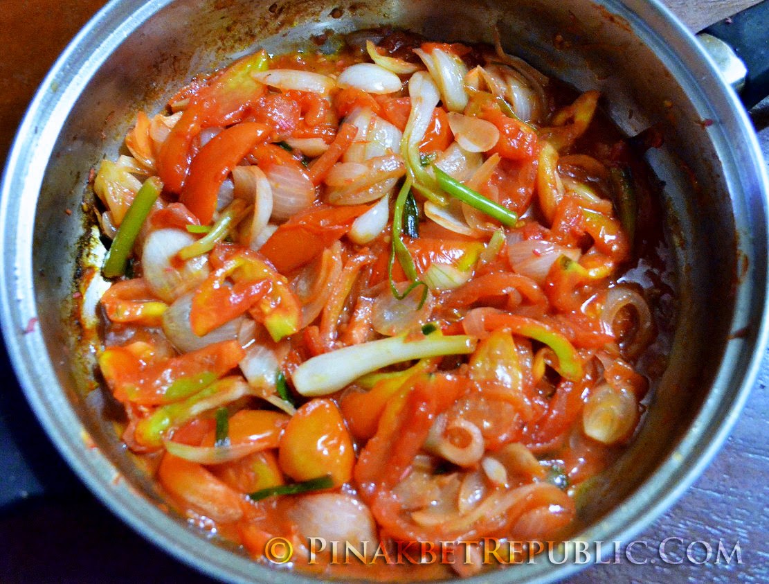 ginisa a kamatis ken lasona iti bugguong, sautéd tomato and onions in ...