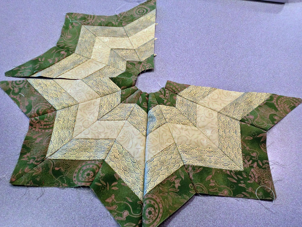 Bigfork Quilts Etc: Table Topper Club Uses the Squedge 22.5 Ruler.