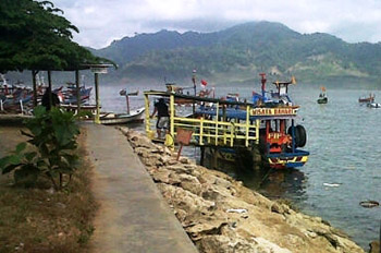 Indahnya Indonesia: Pantai Indah Popoh (PIP)