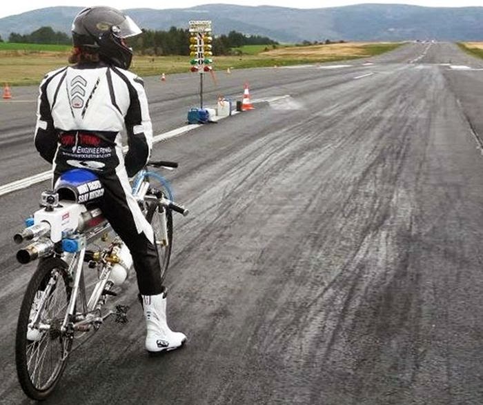 Rocket Powered Bicycle Sets World Record - Art'einsky