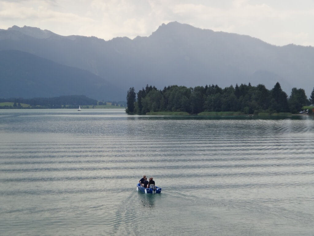 Como é o passeio de barco pelo Lago Forggensee na Alemanha | Viajar ...
