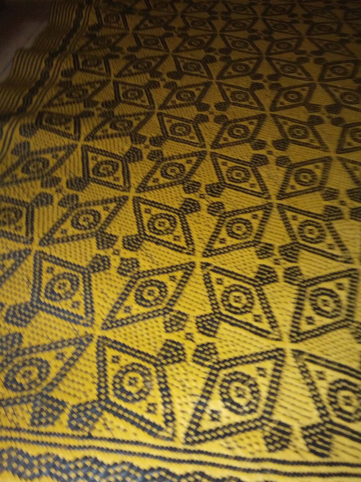 Koleksi Barangan Sarawak: Corak Terkini - Tikar Nylon Anyaman Berbunga ...