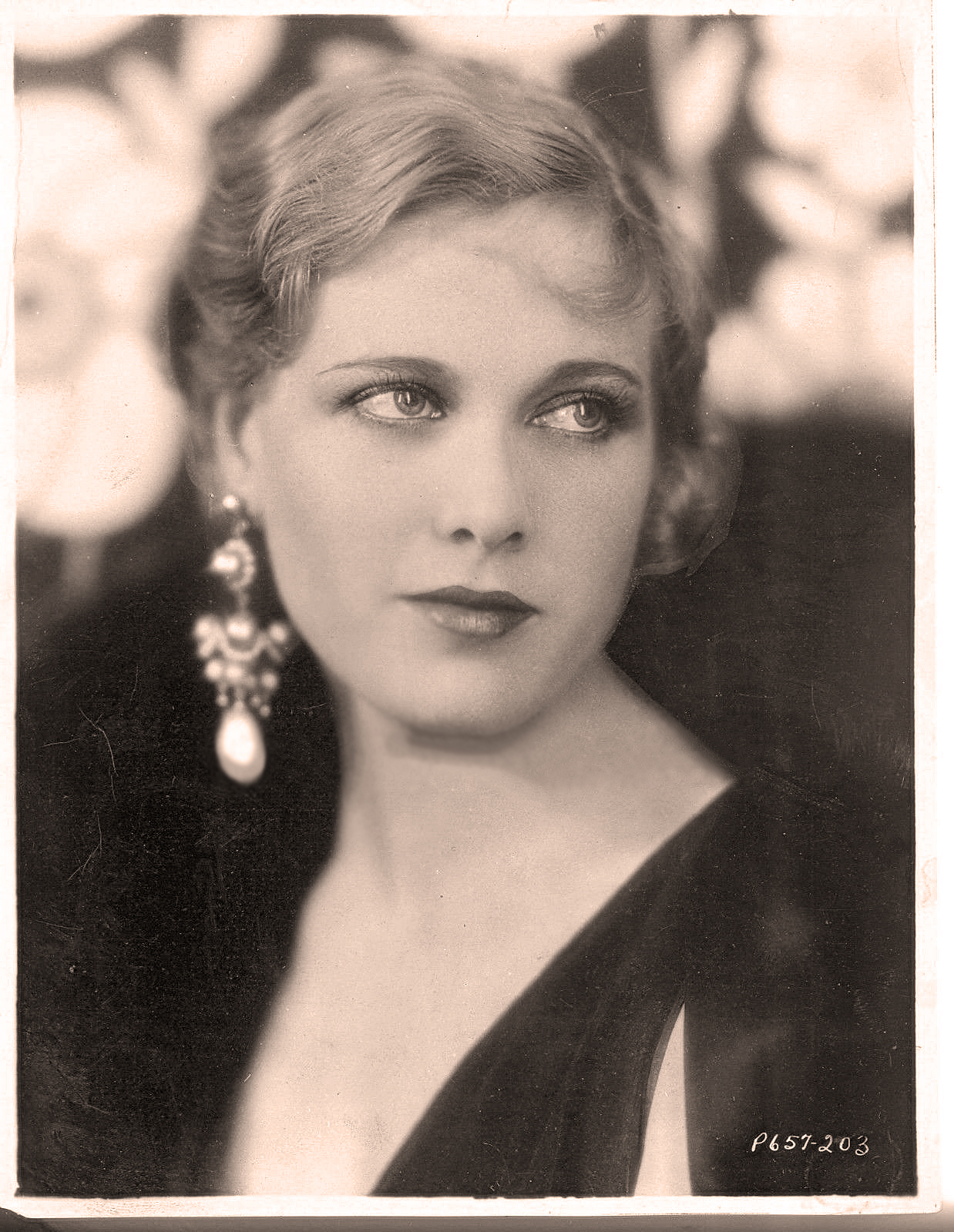 Slice of Cheesecake: Esther Ralston, pictorial