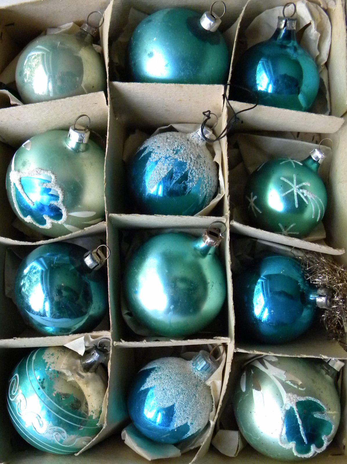 Happy Ramblings: Addicted to vintage glass Christmas tree ornaments