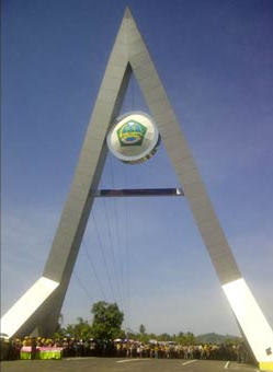 DINUR BLOG: Jembatan HM Soeharto dan Jalan Tien Soeharto di Boalemo