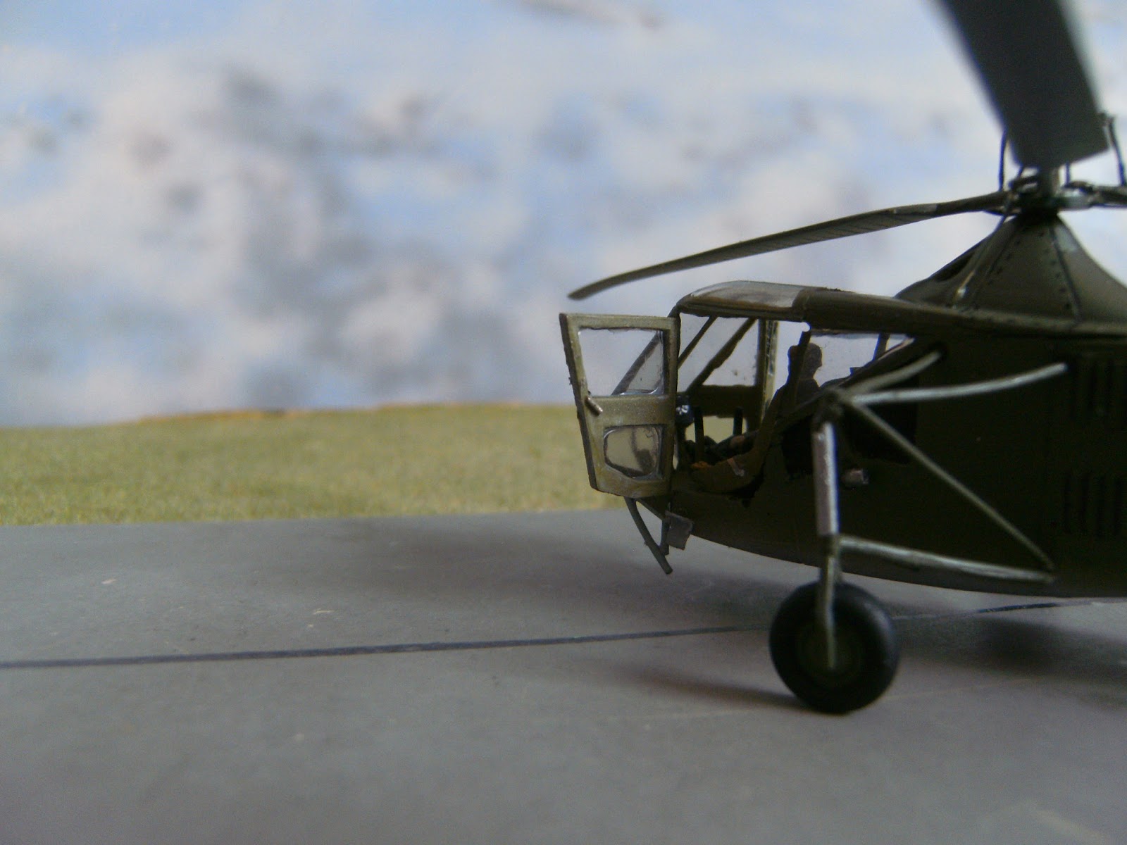 Happyscale-Modellbau: Sikorsky R-4 Hoverfly - aeromodell resin-kit 1/72