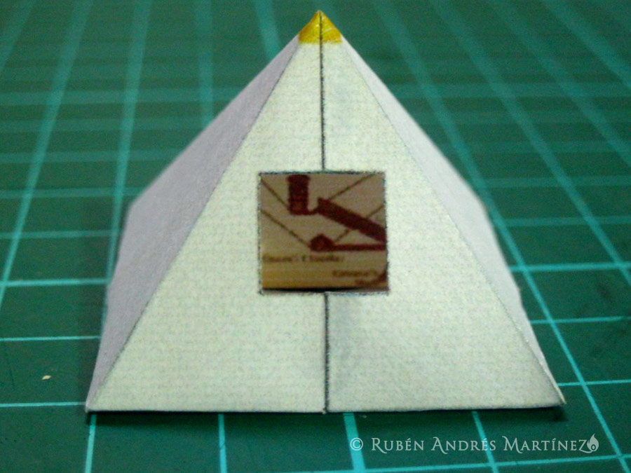Pirámide de Keops ~ Los modelos y artesanías de Rubén M.