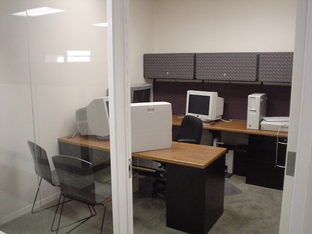 Small Modern Office Space With Furniture