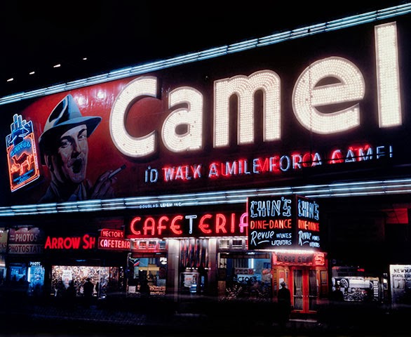 Times Square 1943, Smoking camel sign