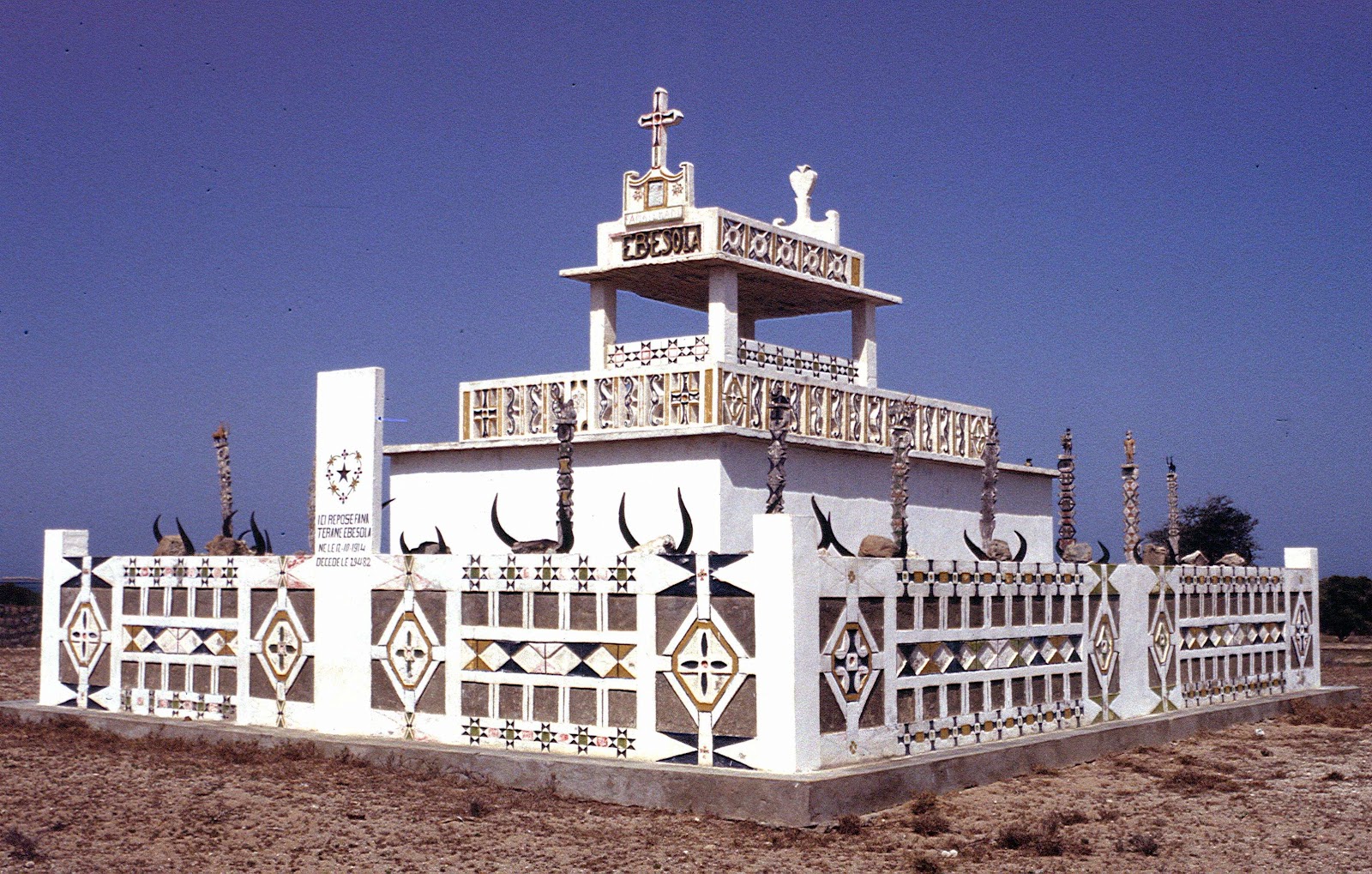 Tombeau de Mahafaly ~ Madagascar