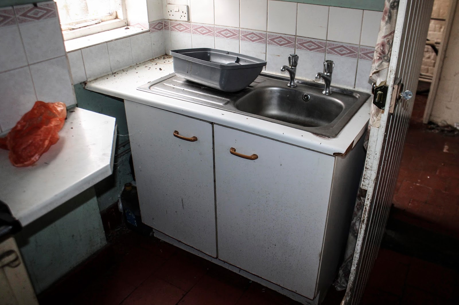 Shrewsbury from where you are not: Abandoned "Cobweb Cottage"