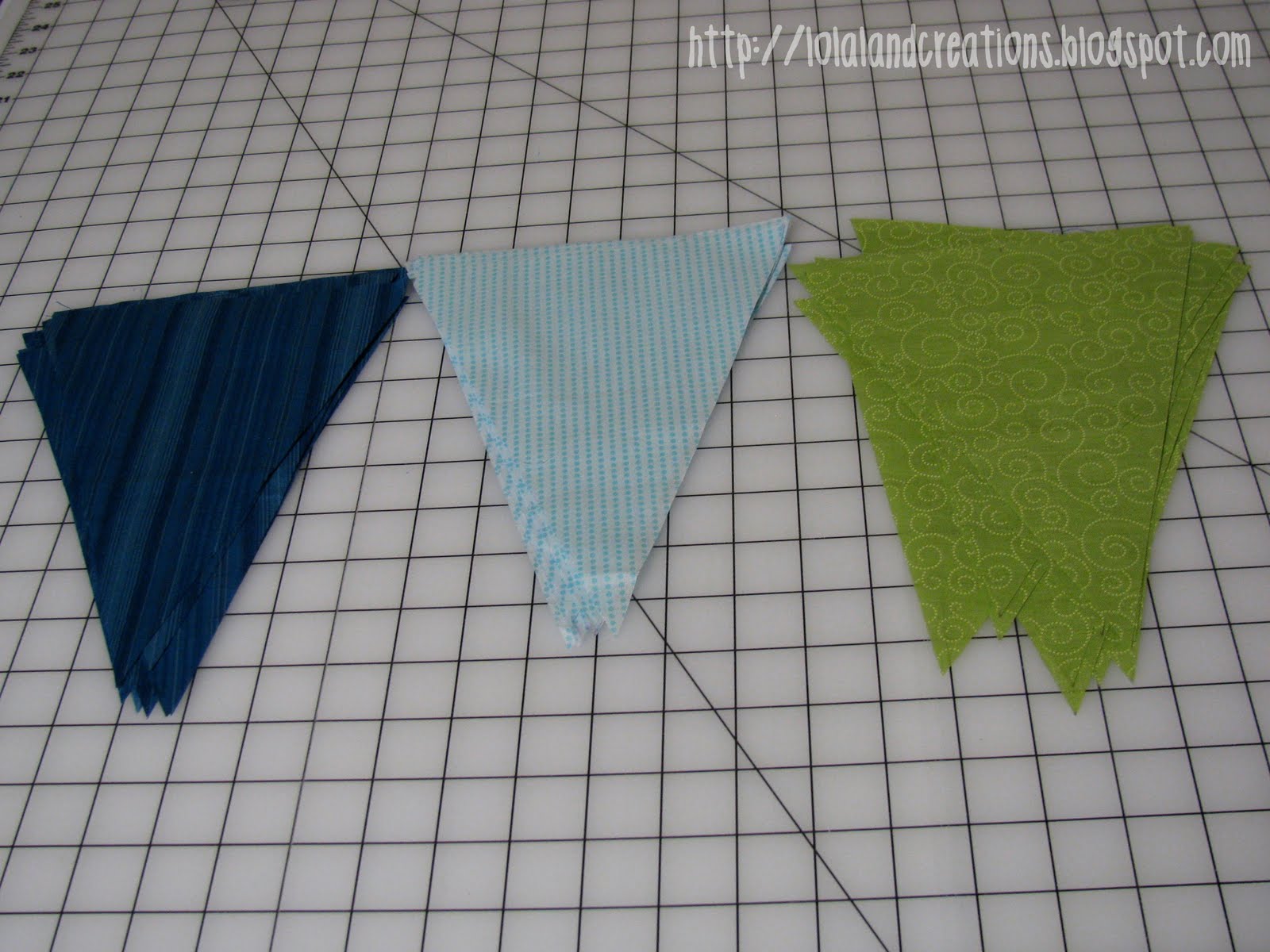 LolaLand Creations: Tutorial: What Is Bunting???