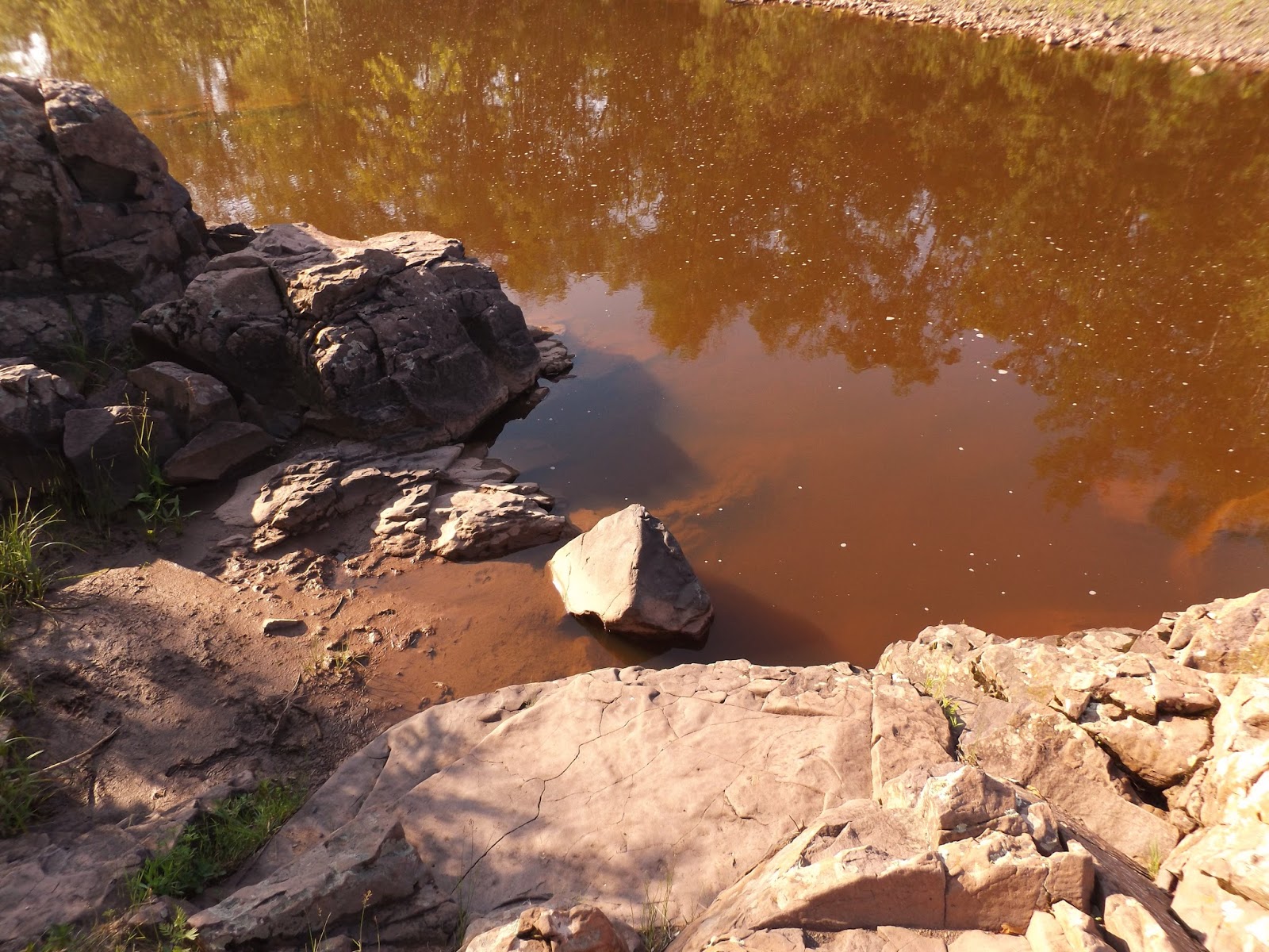Day Hiking Trails: Photo Album of Knife River Rest Area Trail