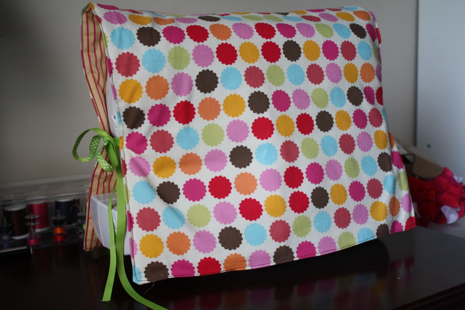 Crafty Mamas: Sewing Machine Cover