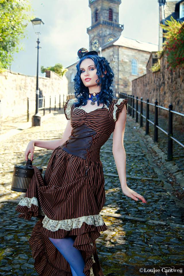 Steampunk Fashion Guide: Steampunk in Brown and Blue Color Palette