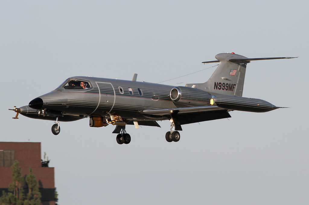 Aero Pacific Flightlines: Interesting Learjet 25 visits Long Beach