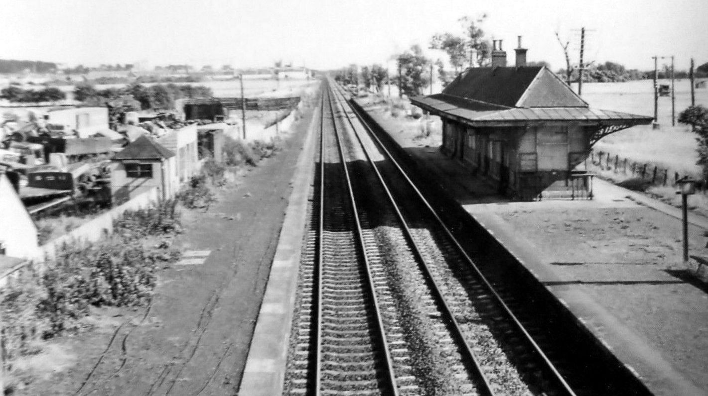 Tour Scotland: Old Photograph Railway Station Barry Links Scotland