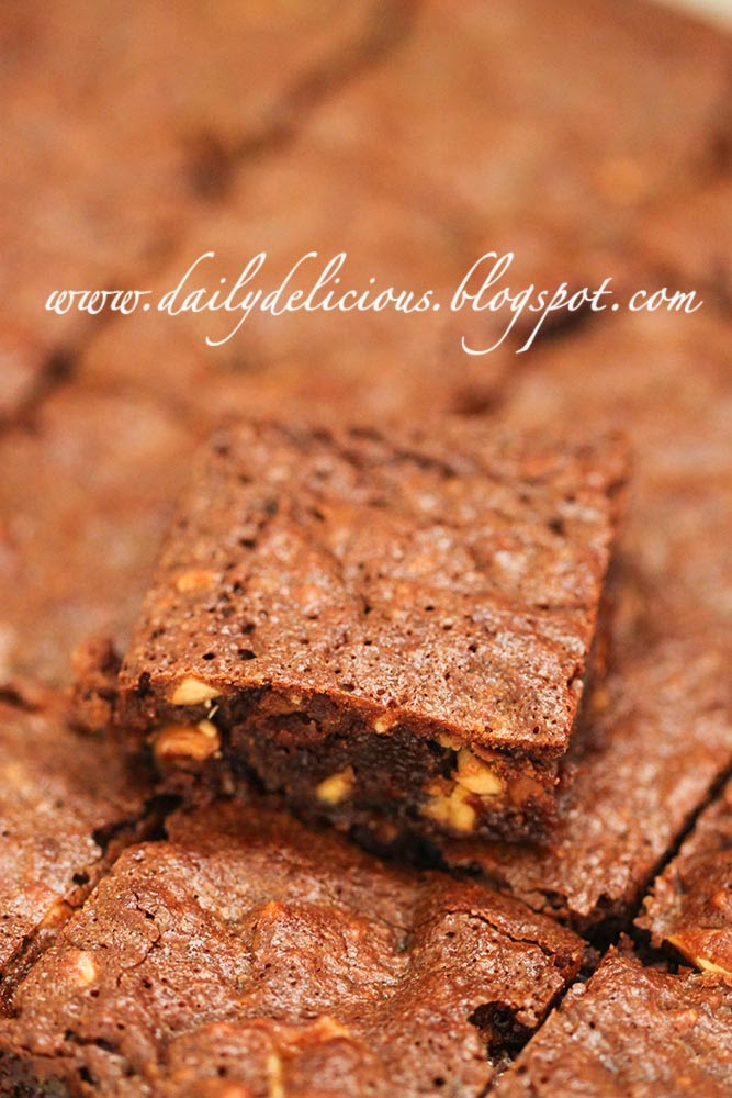 dailydelicious thai: Snicker Fudge Brownies: When my candy bar turn ...