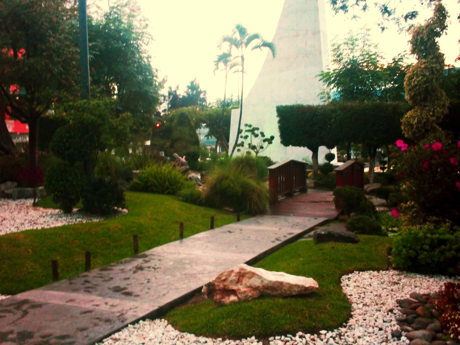 dataGuerrero: Fotos de la Glorieta de las Banderas en Chilpancingo