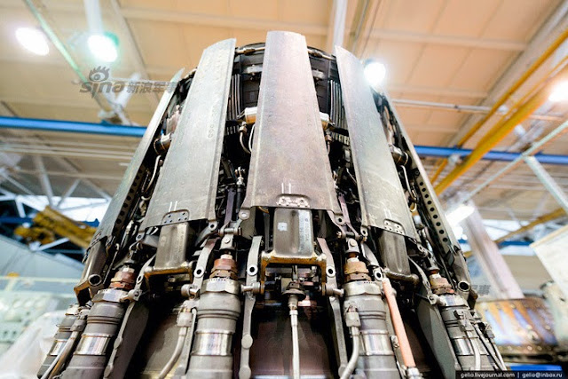 Defensa y Armas: Fabricación de motores de avión ruso y la línea de montaje