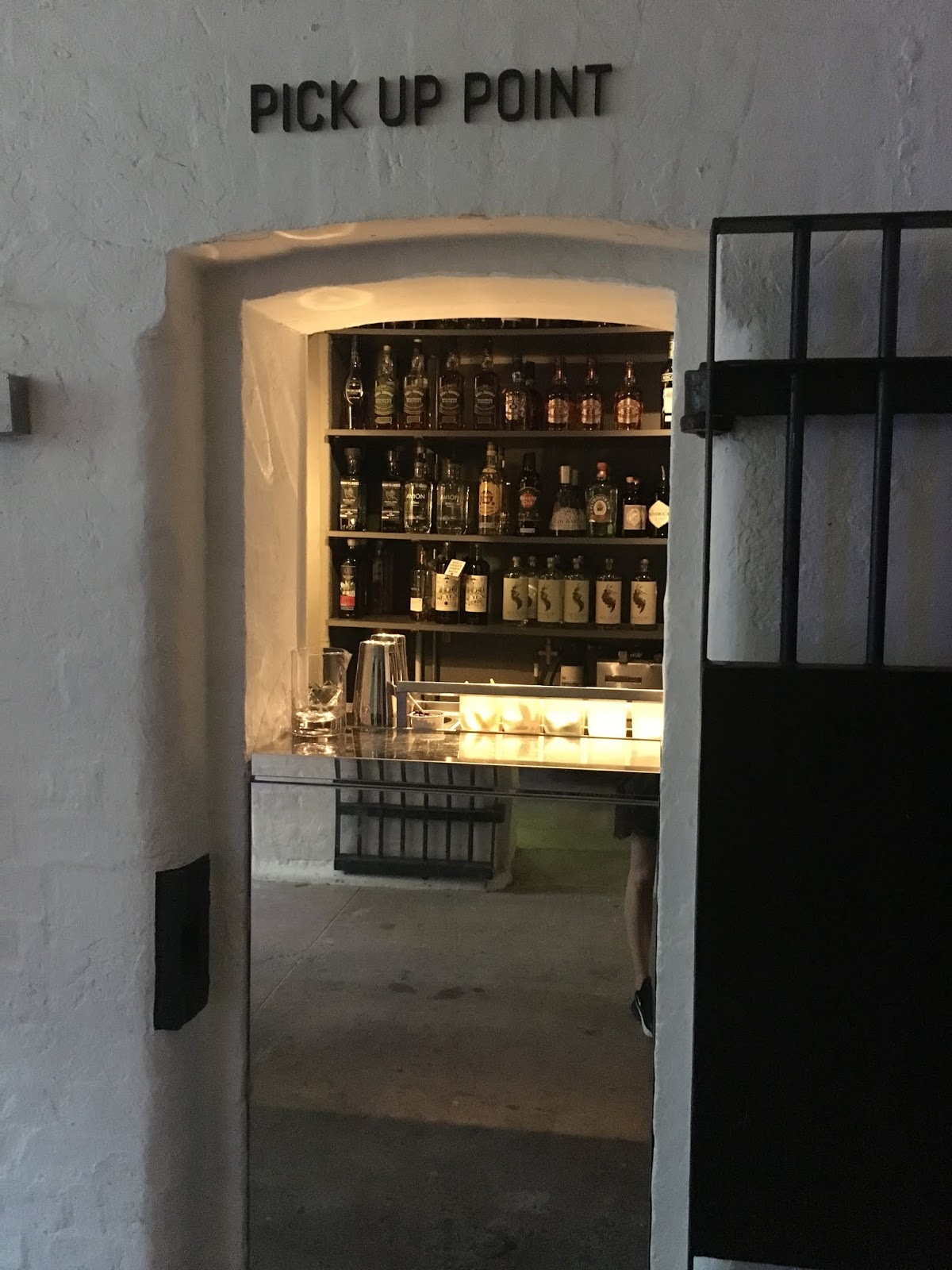 穿戴聽看一網打盡: 酒吧探秘－Behind Bars。