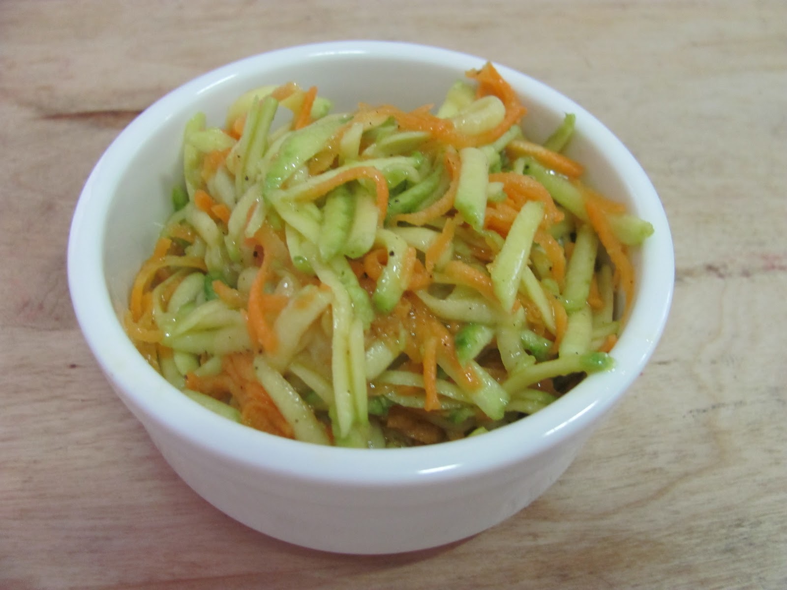 Cozinha da Nona: Salada de Cenoura Ralada com Abobrinha