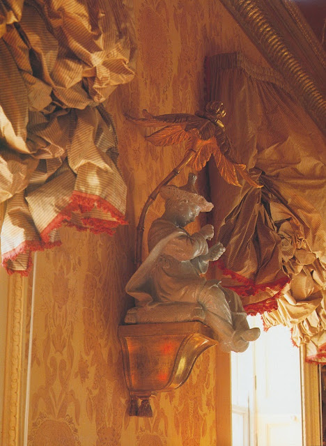 The Peak of Chic®: Up, Up and Away