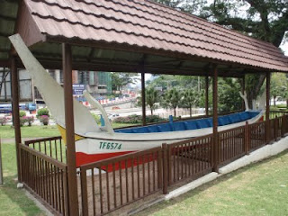 Borneotip: Exhibit Outside the National Museum