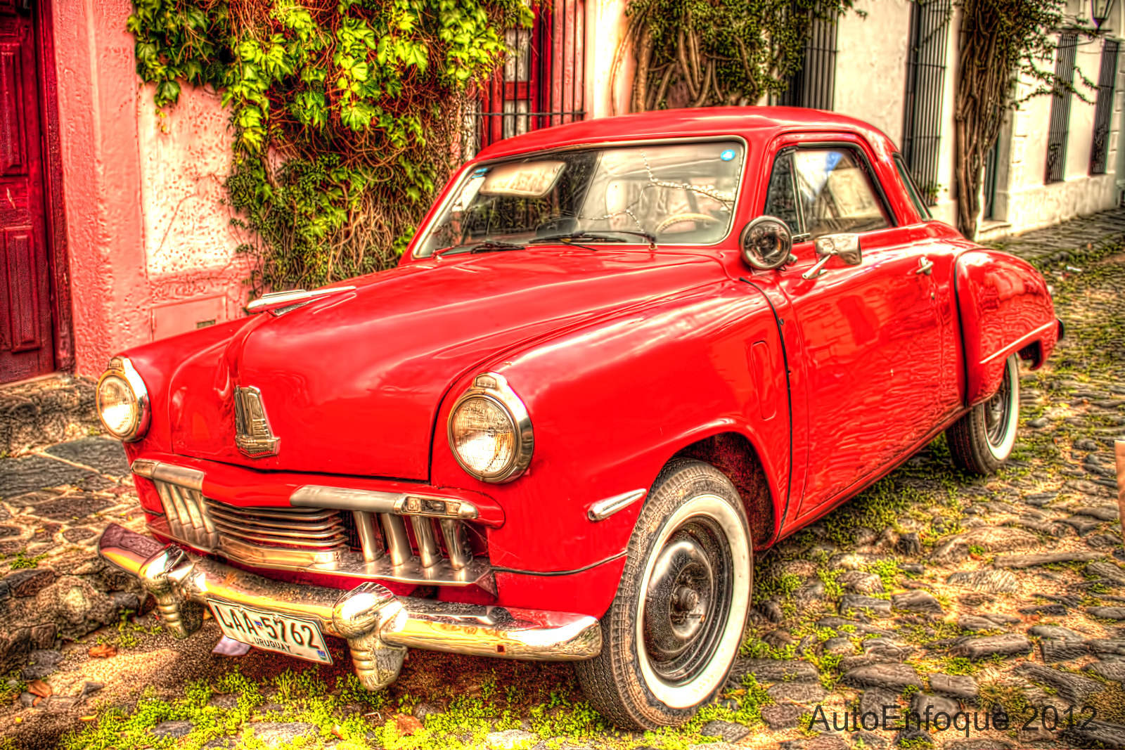 Viejo auto rojo - HDR - Auto Enfoque
