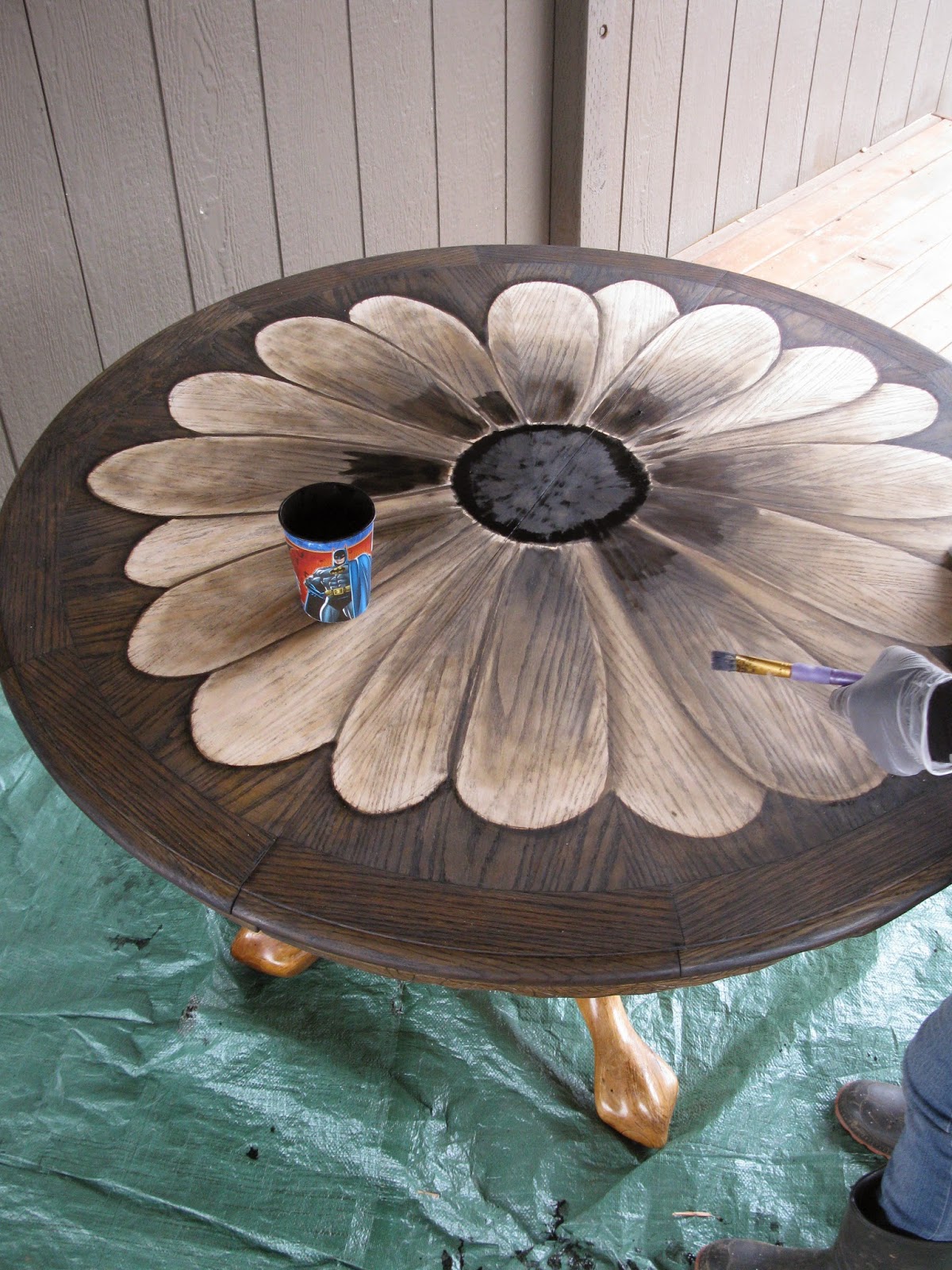 The Crafty Cruz: Stained flower table