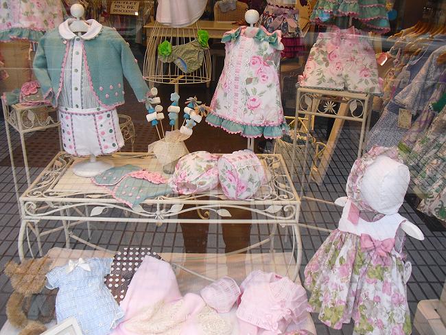 LA PEQUEÑA ANGELA: NUEVO ESCAPARATE. NINI MODA INFANTIL