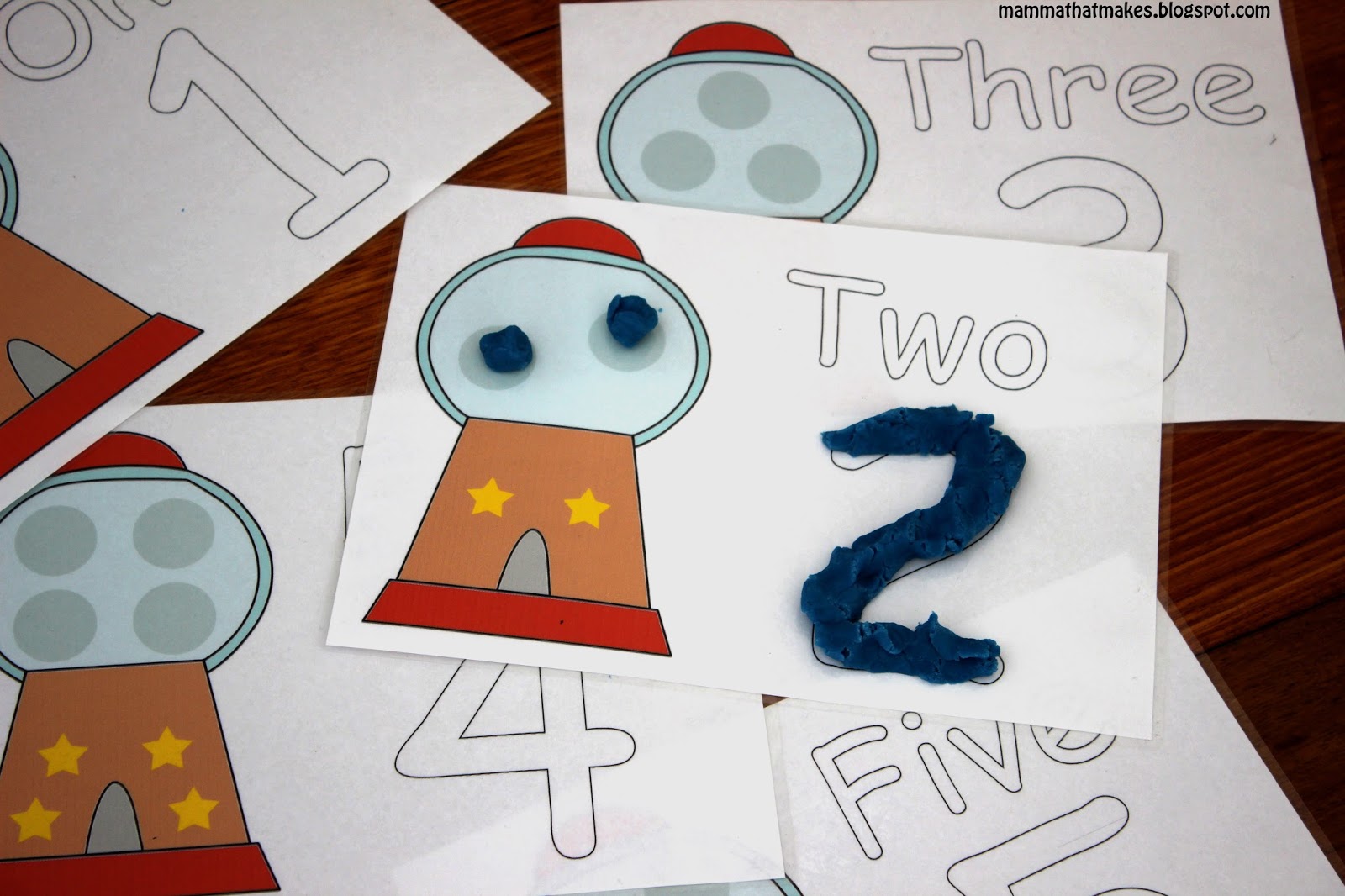 Mamma That Makes: Play Dough Mats - Gumball Machine