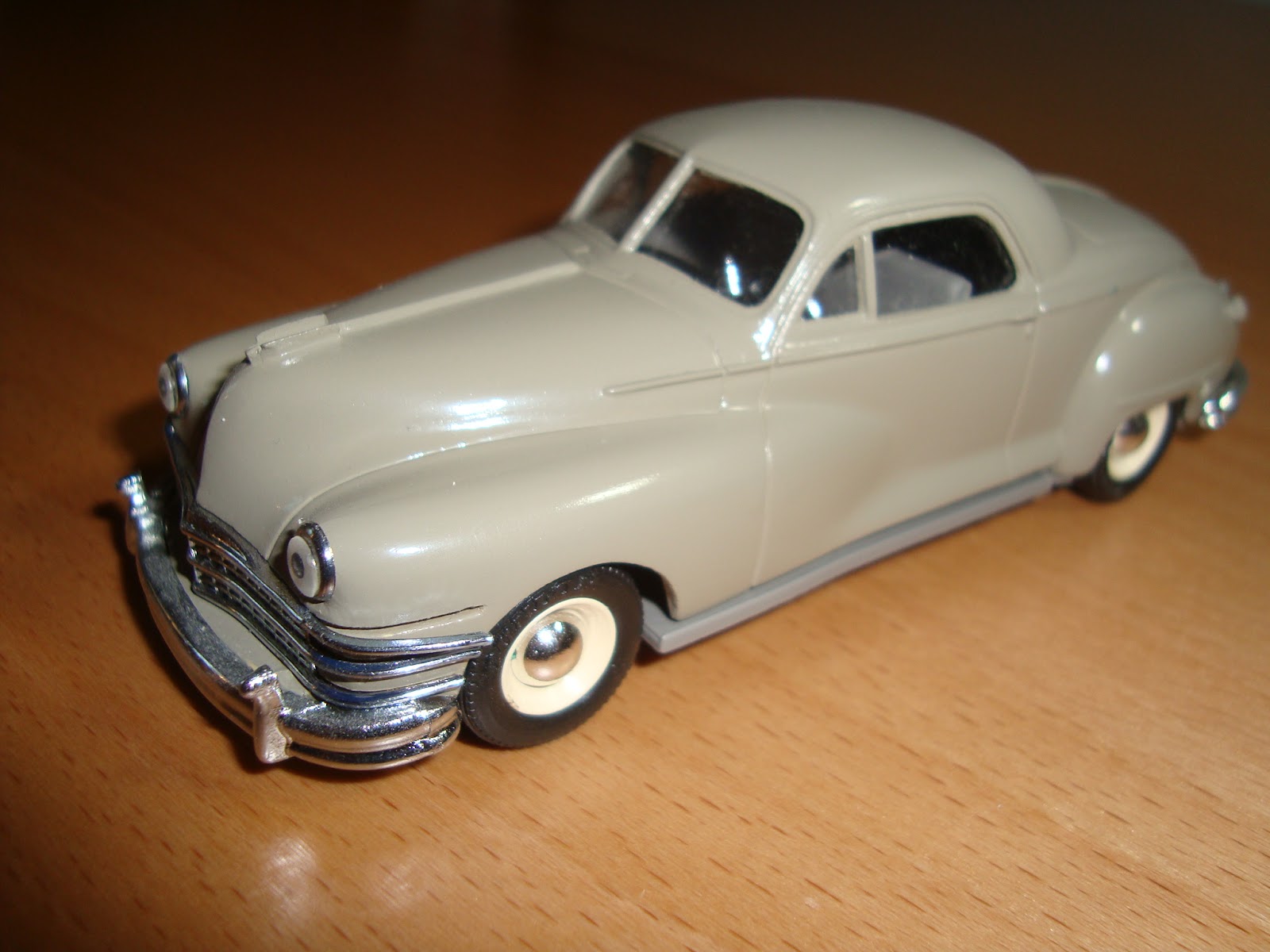 Oscar's Classic Model Cars Collection: 1947 Chrysler Windsor