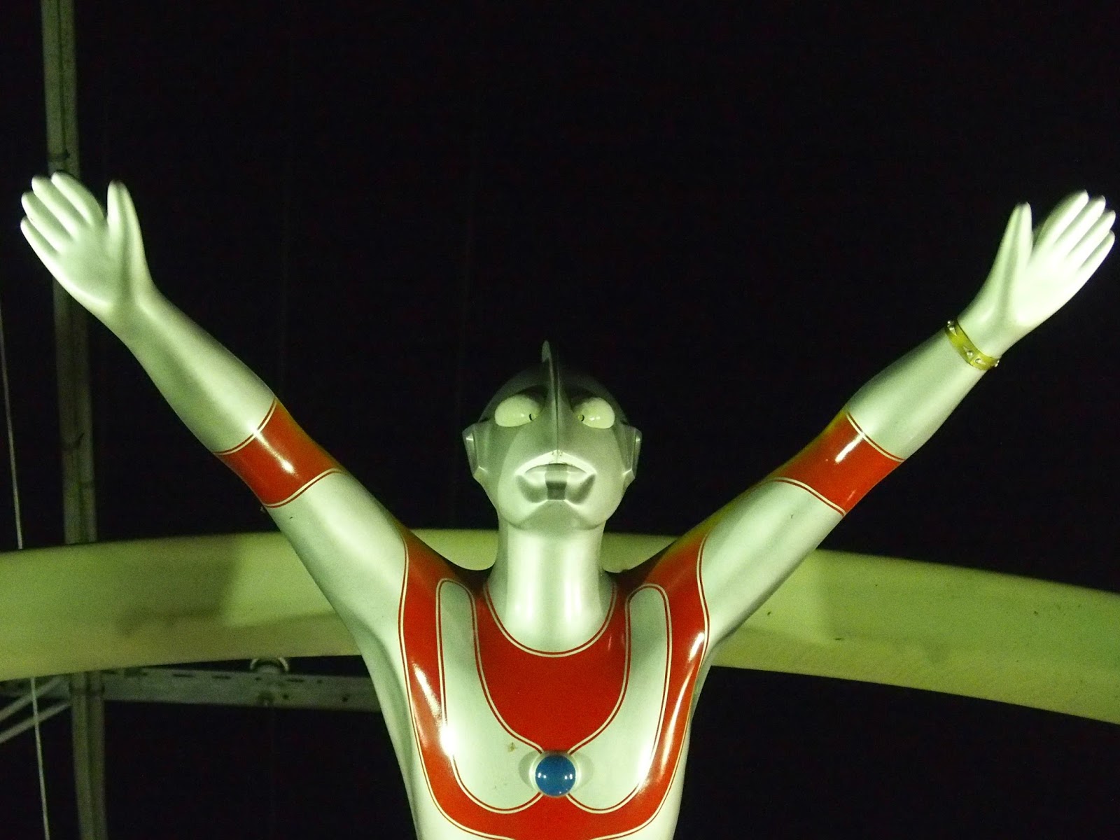 Sidelong Glances of a Pigeon Kicker: ULTRAMAN STREET AT NIGHT! Moody ...