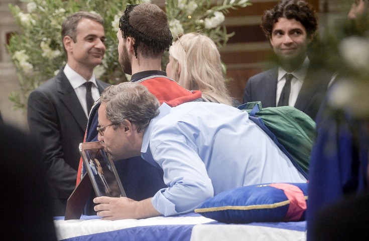 ΠΡΕΖΑ TV ©: Όλη η εγχωρια διαπλοκη παρηλασε στη κηδεια του Κωνσταντινου ...
