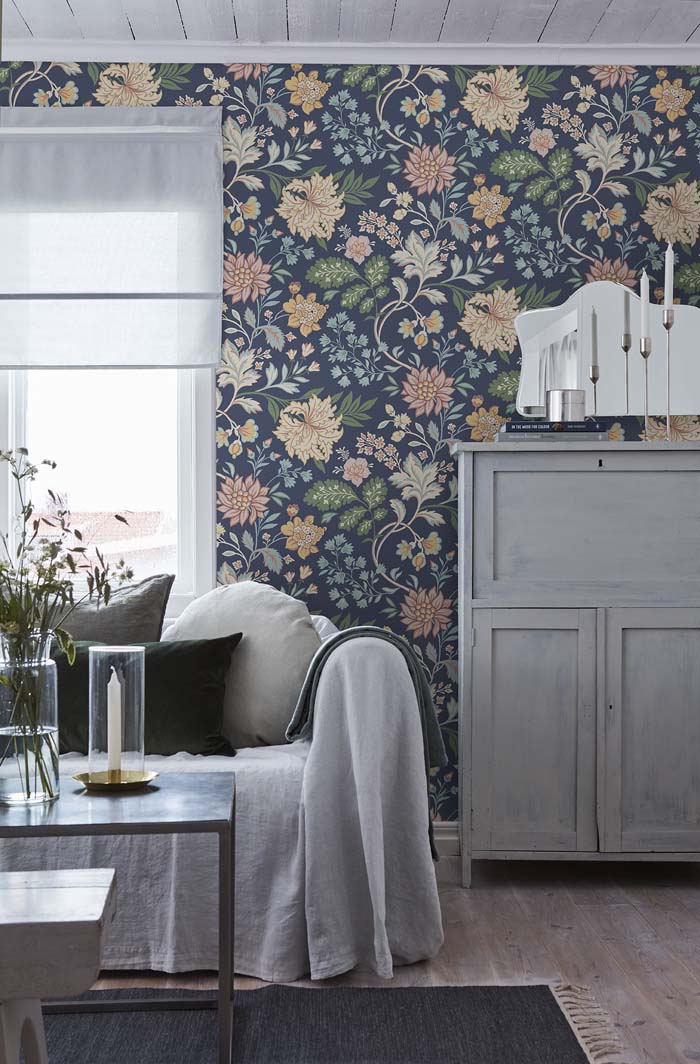 Keltainen talo rannalla: Värejä, taidetta ja tapetteja