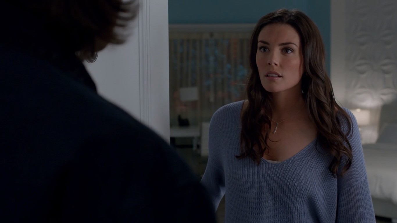 Cool movie screenshots: Taylor Cole as Sarah Blake in Supernatural