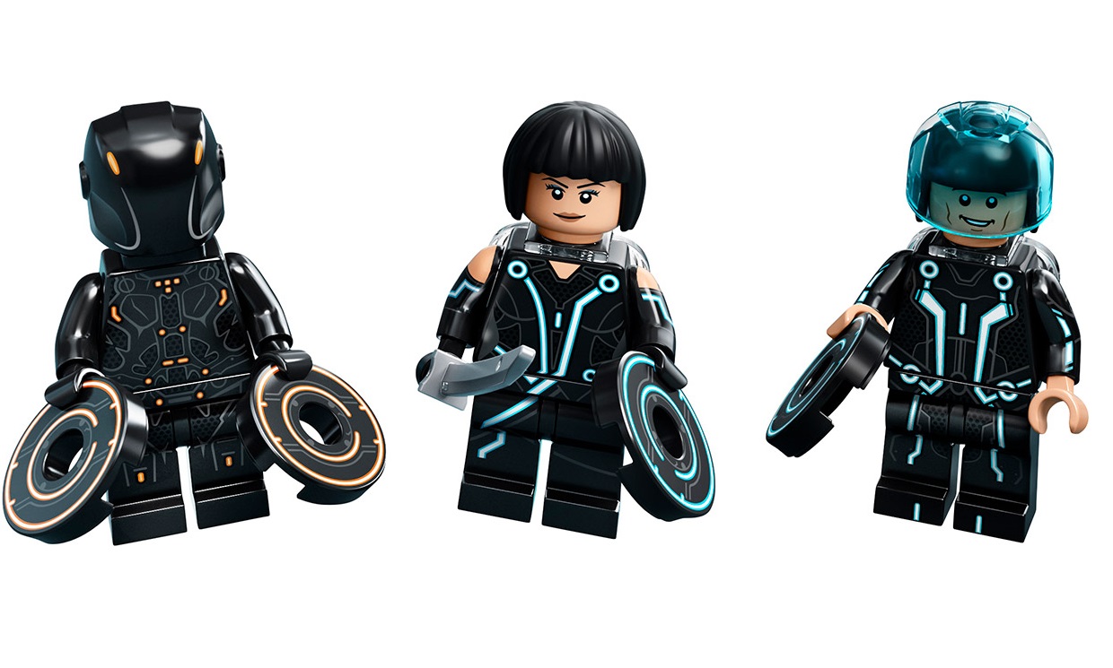 NEWS: The LEGO Tron Light Cycle set is here. Woop! | The Test Pit