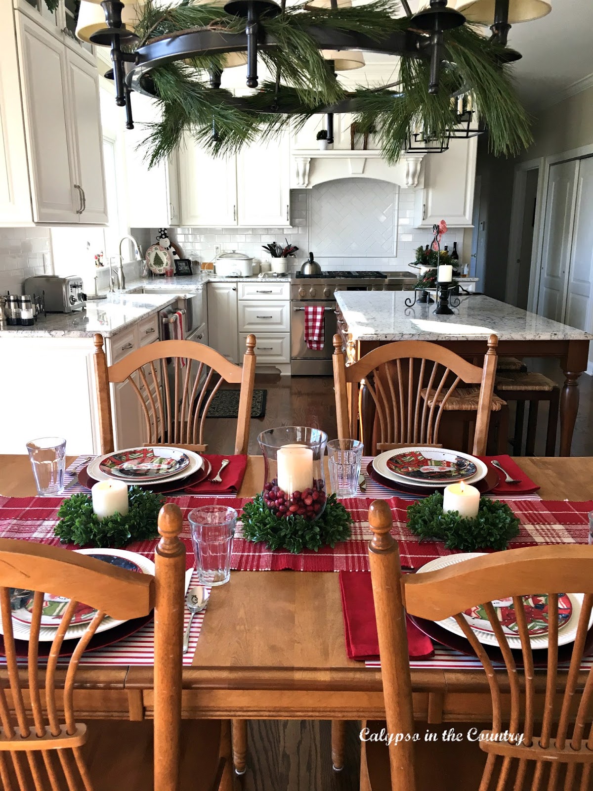 Colorful and Festive Christmas Table - Calypso in the Country