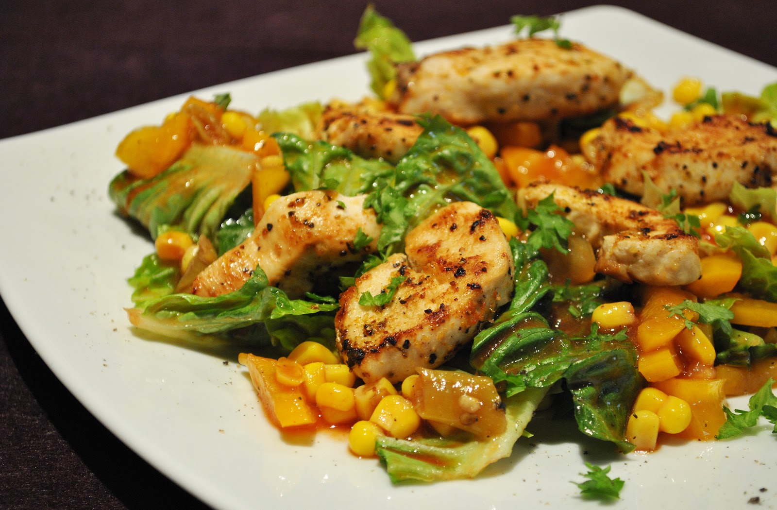 Küchenzaubereien: Mexikanischer Salatteller mit gebratenem Hähnchen