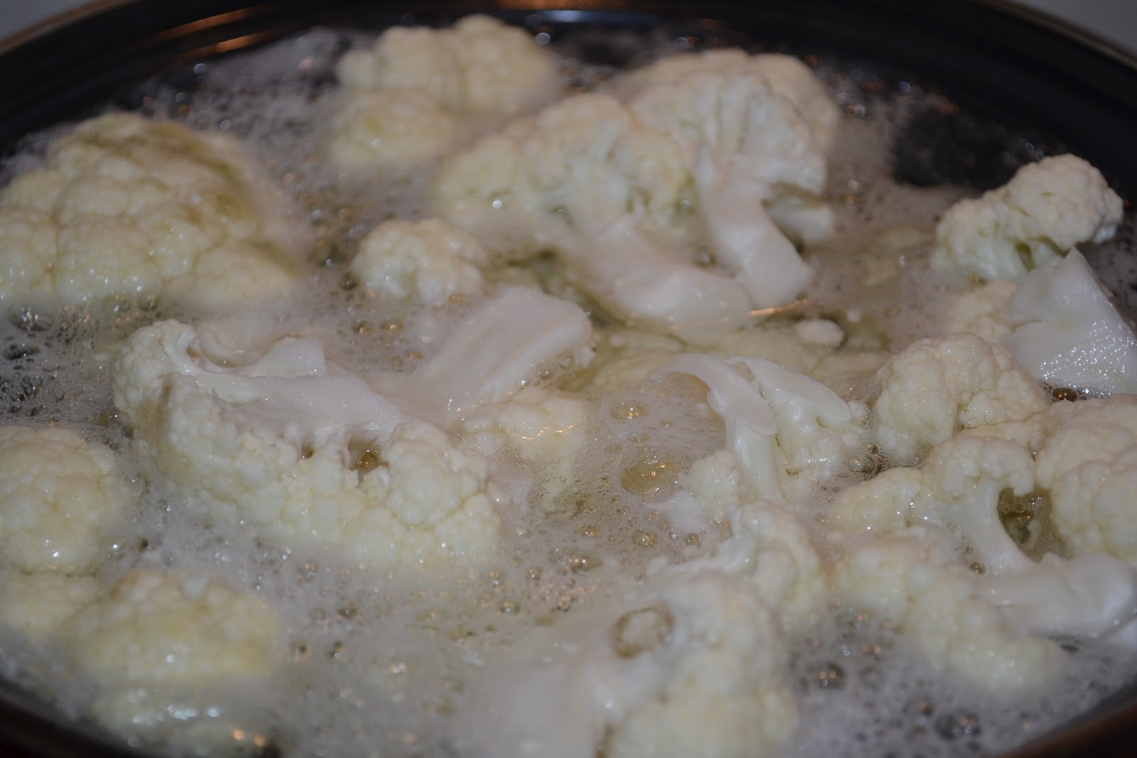 Myra's kitchen: Mancare de pui cu conopida